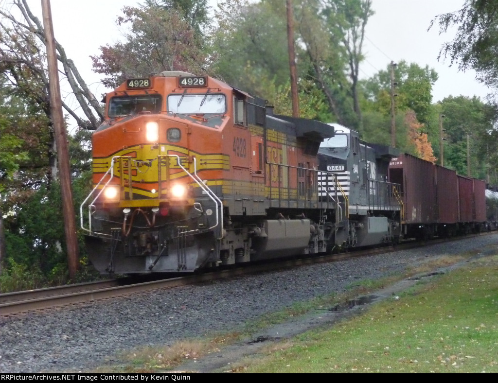 Bnsf 4928 NS 8441